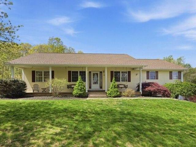 3 bedroom, Smithfield RI 02917 102372645