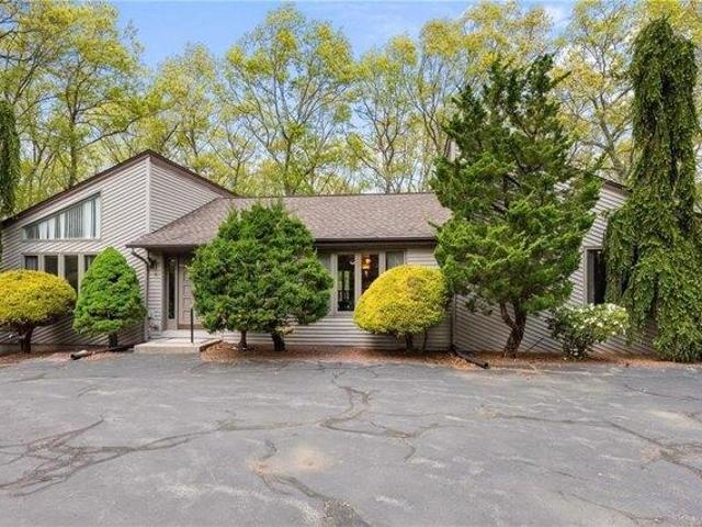 3 bedroom, Smithfield RI 02917 LS102776136