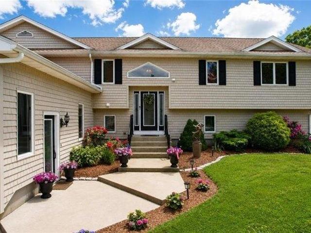 3 bedroom, South Kingstown RI 02879 104719276