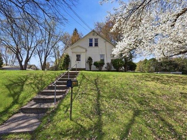 3 bedroom, South Hadley MA 01075 102412506