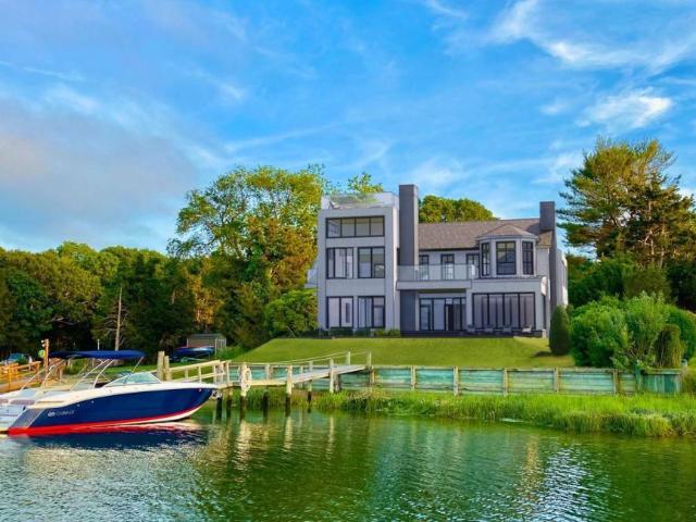 3 bedroom, Southampton NY LS102244078