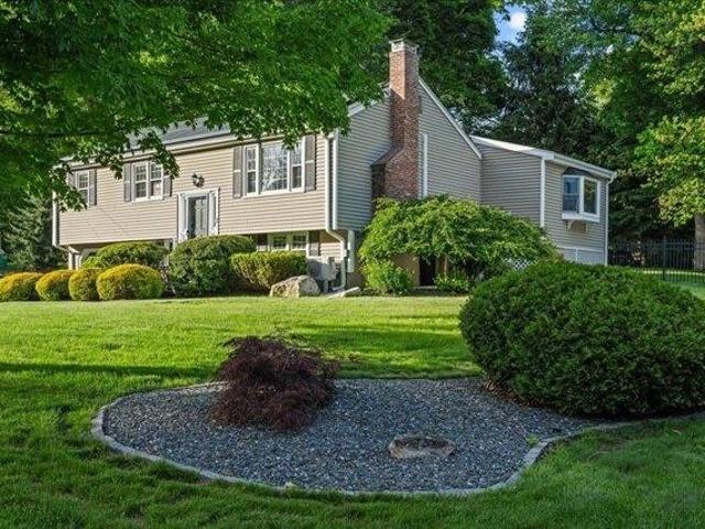 3 bedroom, Southborough MA 01772 105041296