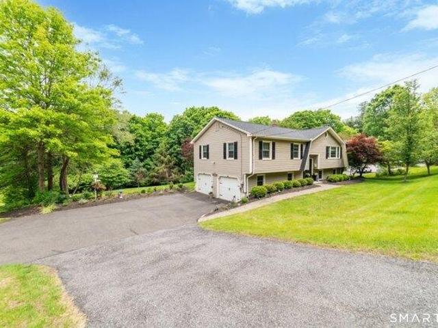 3 bedroom, Southbury CT 06488 104376854