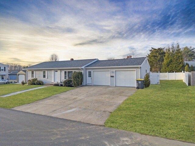 3 bedroom, Somerset MA 02726 102412287