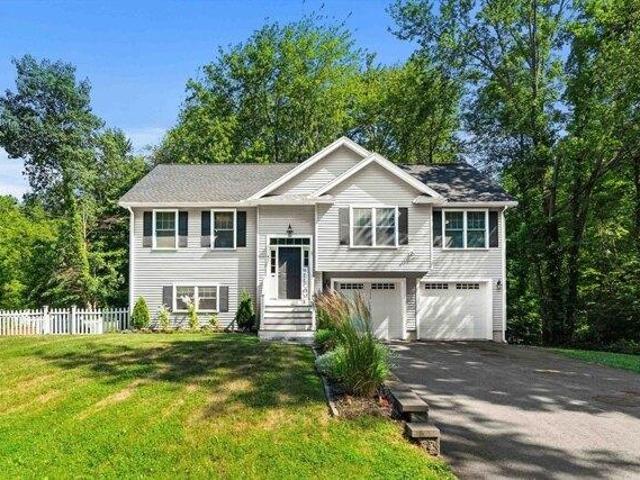 3 bedroom, Salisbury MA 01952 104191898