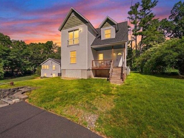 3 bedroom, Sandown NH 03873 104834093