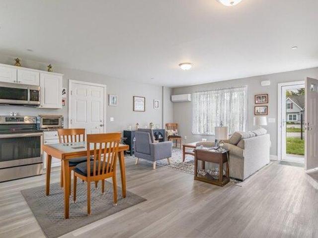 3 bedroom, Sanford ME 04073 103887464