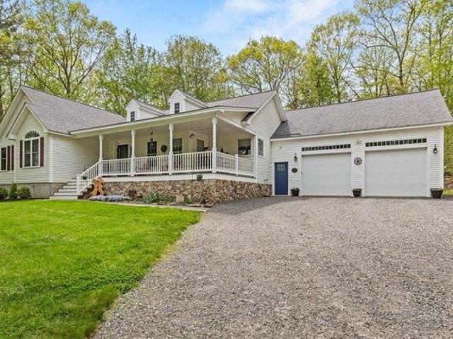 3 bedroom, Sanford ME 04073 104651877