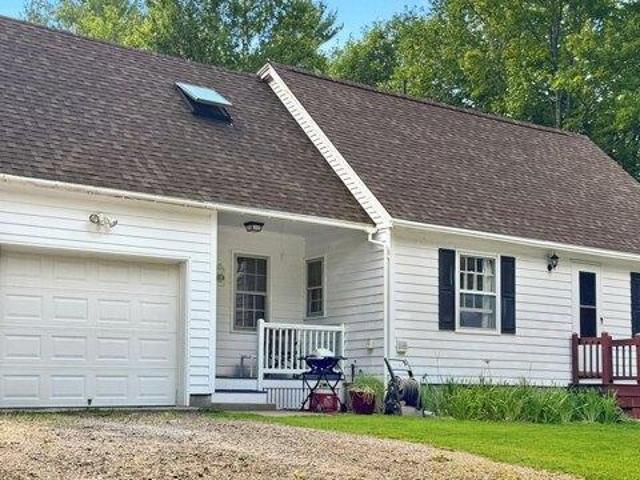 3 bedroom, Sanford ME 04073 104790009