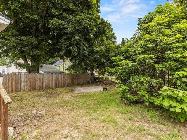 3 bedroom, Sanford ME 04073 105290721