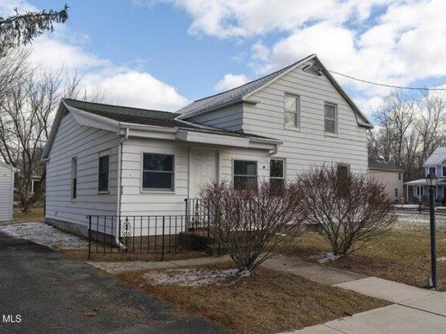 3 bedroom, Saratoga Springs NY 12866 103622574