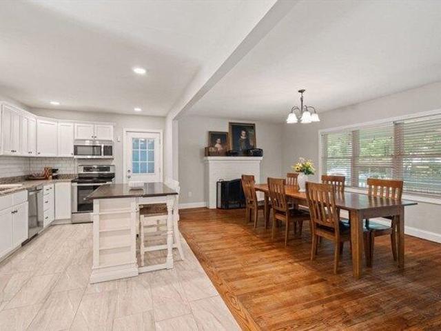 3 bedroom, Seekonk MA 02771 105231199