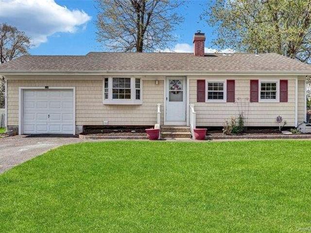 3 bedroom, Selden NY 11784 104905948