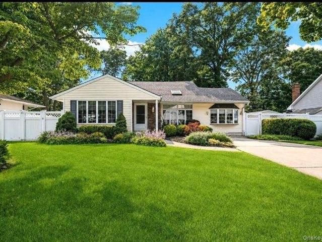 3 bedroom, Selden NY 11784 104922035