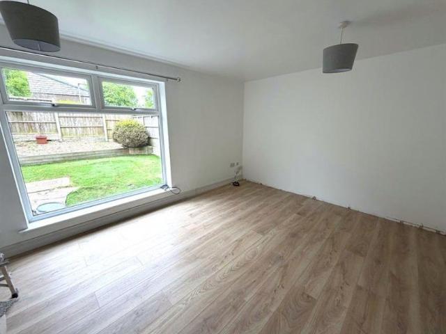 3 Bedroom Semi Detached Available Arranging tenancy