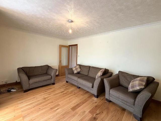 3 bedroom semi detached to let