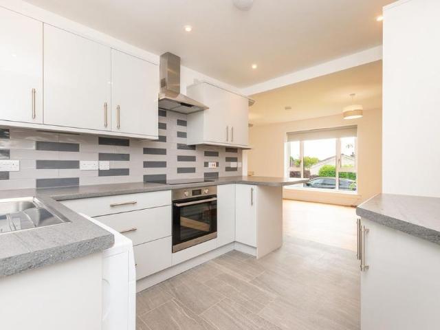 3 bedroom semi detached villa to rent