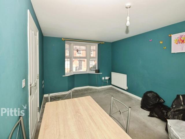 3 bedroom semi detached villa to rent