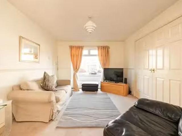 3 Bedroom Semi Detached Villa For Sale In Cameron Toll Gardens.
