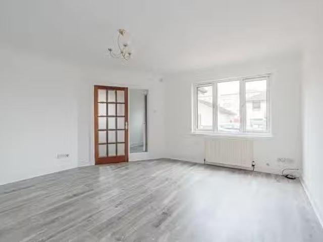 3 Bedroom Semi Detached Villa For Sale In Craigour Avenue, Edi.