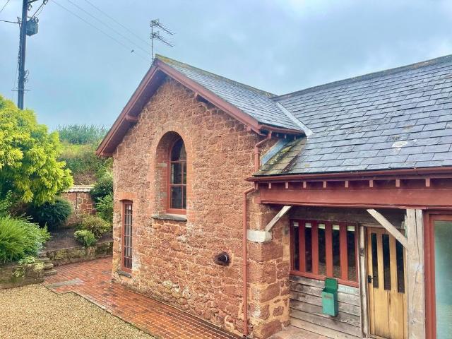 3 bedroom Semi Detached Barn Conversion to rent