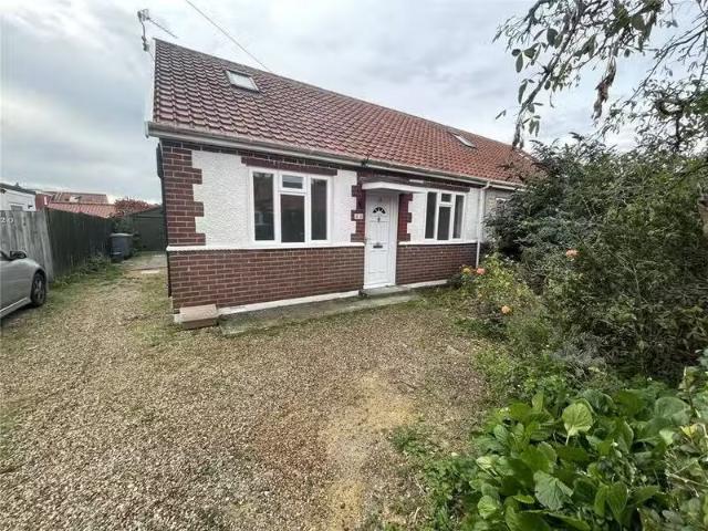 3 bedroom Semi Detached Bungalow to rent, Charles Avenue, Norw.