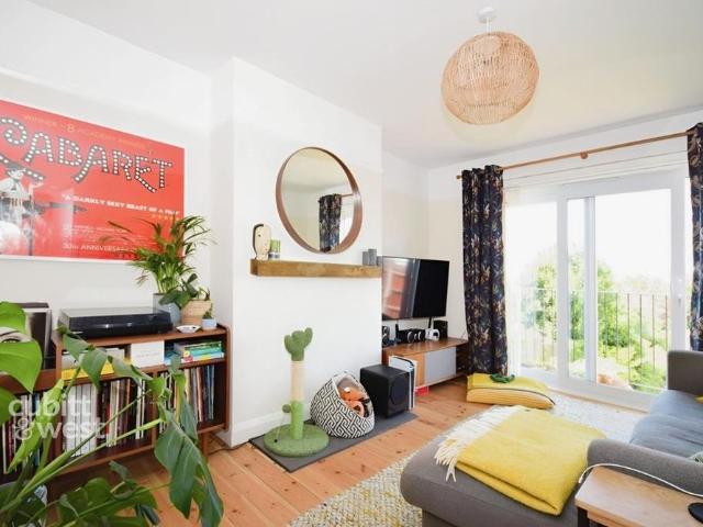 3 bedroom semi detached bungalow to rent