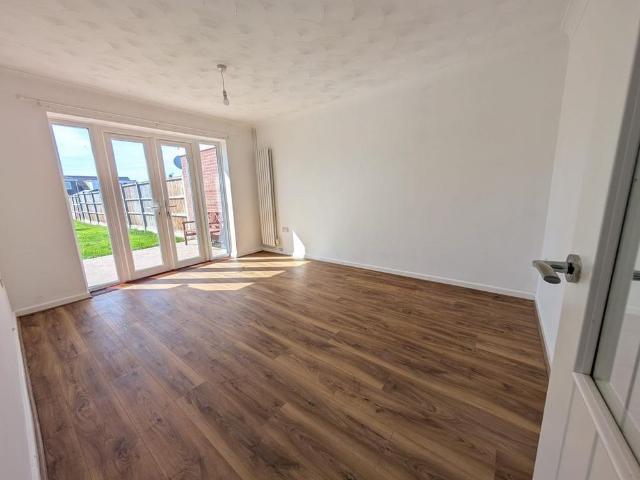 3 bedroom semi detached bungalow to rent