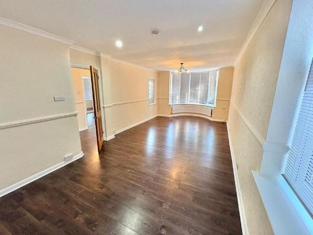 3 bedroom semi detached bungalow to rent