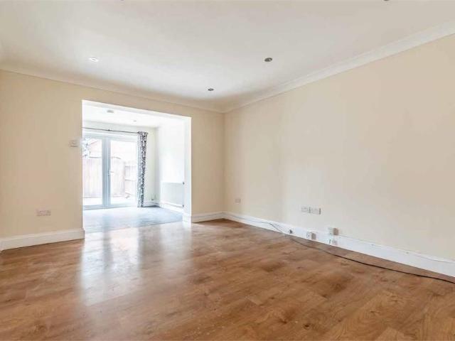 3 bedroom semi detached bungalow to rent