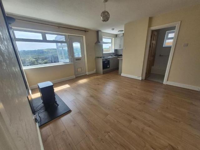 3 bedroom semi detached bungalow to rent