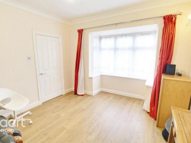3 bedroom semi detached bungalow to rent
