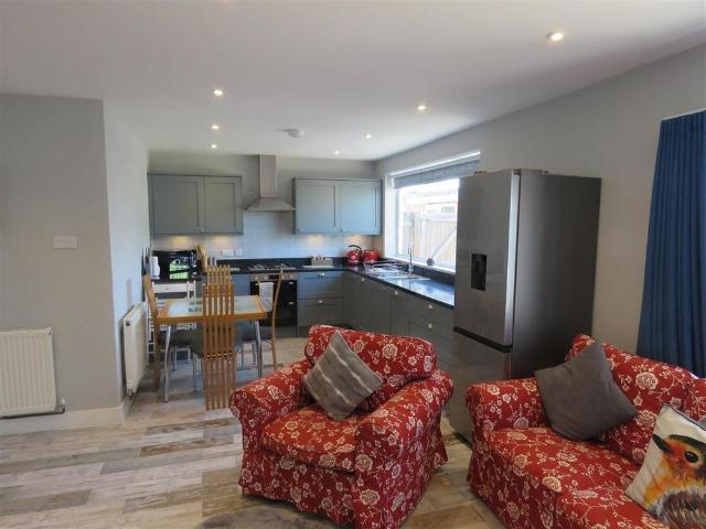 3 bedroom semi detached bungalow to rent
