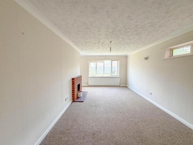 3 bedroom semi detached bungalow to rent