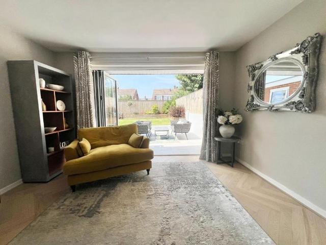 3 bedroom semi detached bungalow to rent
