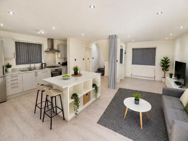 3 bedroom semi detached bungalow to rent