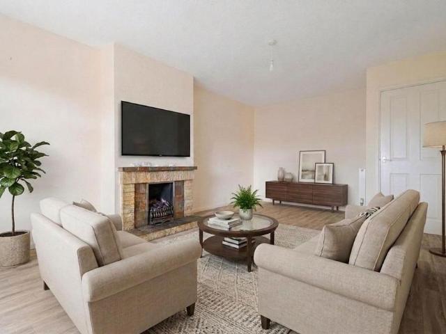 3 bedroom semi detached bungalow to rent