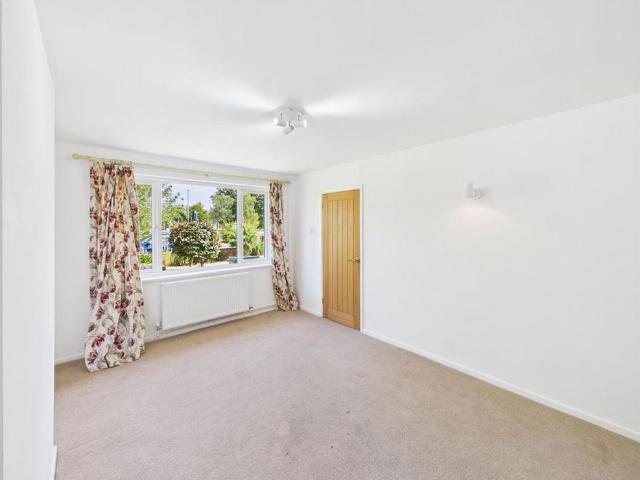 3 bedroom semi detached bungalow to rent