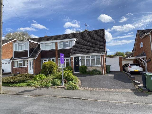3 bedroom semi detached bungalow to rent