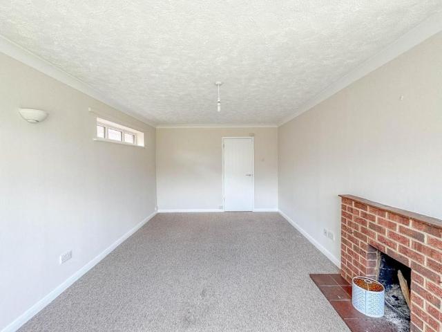 3 bedroom semi detached bungalow to rent