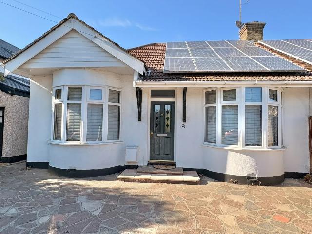3 bedroom semi detached bungalow to rent