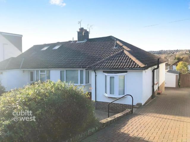 3 bedroom semi detached bungalow to rent