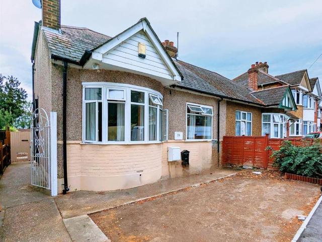 3 bedroom semi detached bungalow to rent