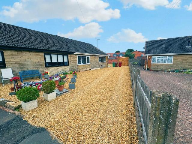 3 bedroom semi detached bungalow to rent