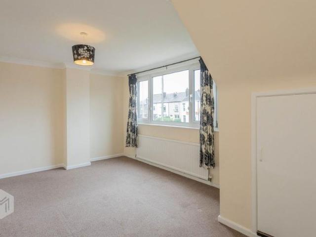 3 bedroom semi detached bungalow to rent