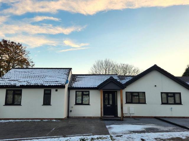 3 bedroom semi detached bungalow to rent