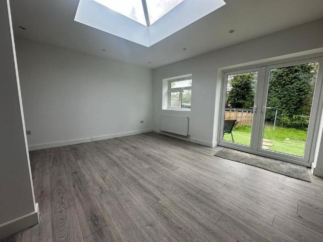 3 bedroom semi detached bungalow to rent