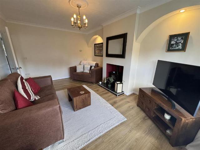 3 bedroom semi detached bungalow to rent