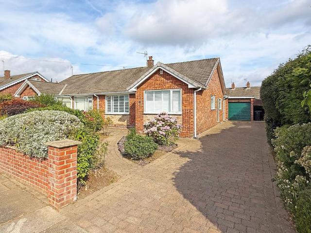 3 bedroom semi detached bungalow to rent