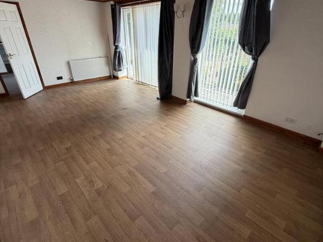 3 bedroom semi detached bungalow to rent